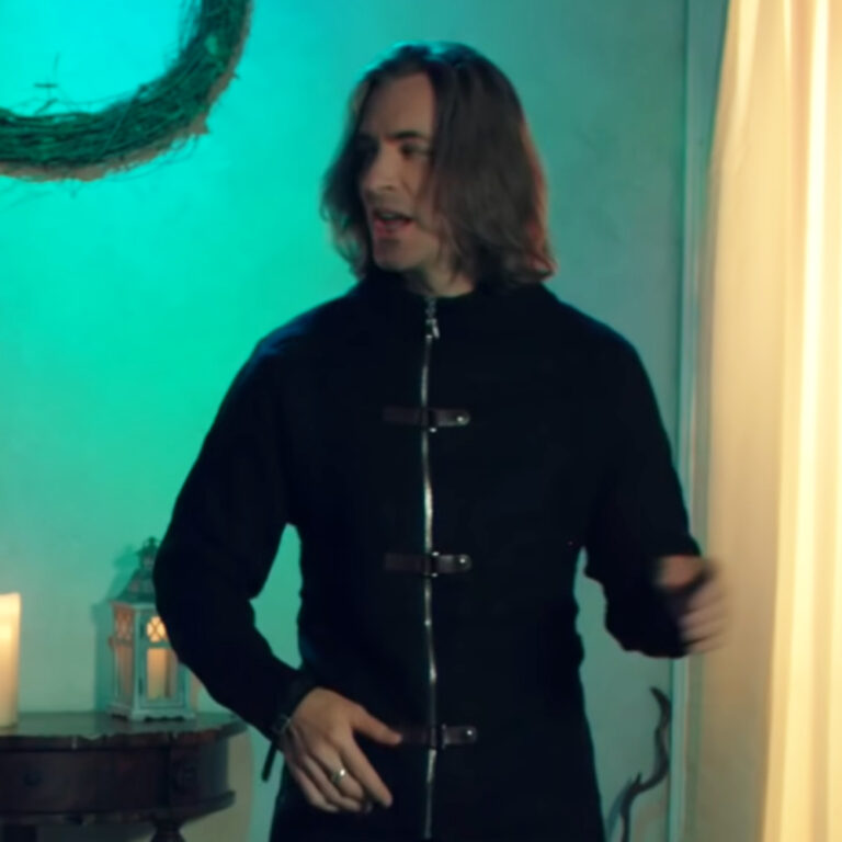 (VIDEO)Man with world’s lowest voice sings God Rest Ye Merry Gentlemen ...